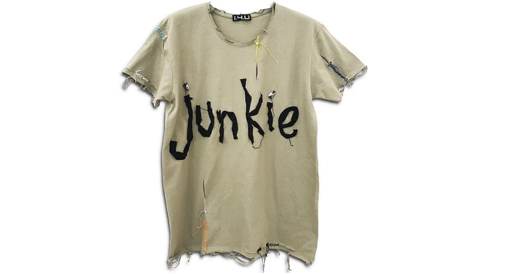 Junkie. Βαμβακερό Πολυτελές Κεντημένο T-shirt t-shirt | 1.4.U® Official ...